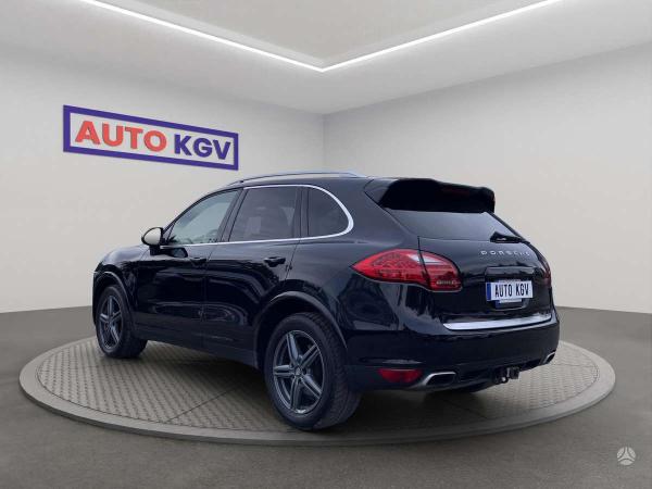 Black Porsche Cayenne 2013 in Vilnius, with an engine capacity of 3.00 L and mileage of 2 thousand km for 16999 €, photo 4 on AUTOMOTO.COM.LV