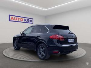 Black Porsche Cayenne 2013 in Vilnius, with an engine capacity of 3.00 L and mileage of 2 thousand km for 16999 €, photo 4 on AUTOMOTO.COM.LV