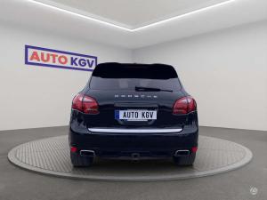 Black Porsche Cayenne 2013 in Vilnius, with an engine capacity of 3.00 L and mileage of 2 thousand km for 16999 €, photo 5 on AUTOMOTO.COM.LV