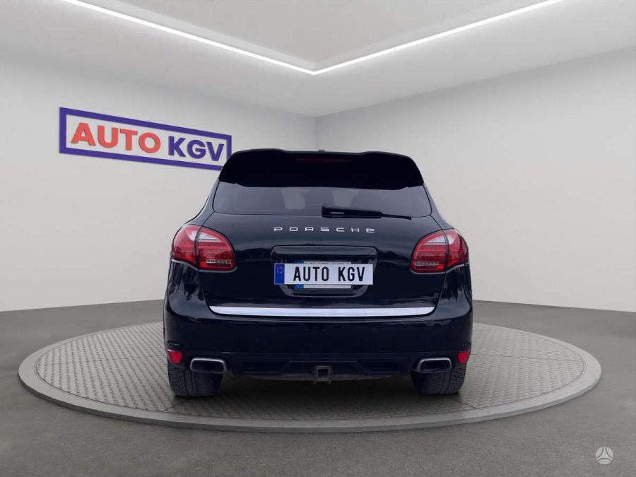 Black Porsche Cayenne 2013 in Vilnius, with an engine capacity of 3.00 L and mileage of 2 thousand km for 16999 €, photo 5 on AUTOMOTO.COM.LV