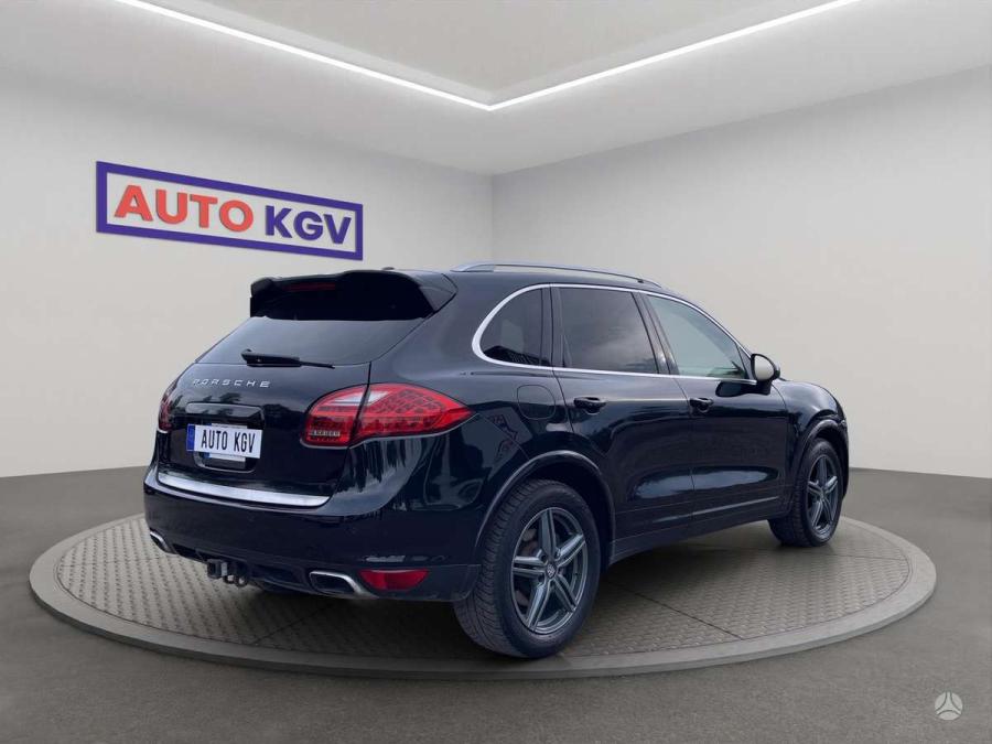 Black Porsche Cayenne 2013 in Vilnius, with an engine capacity of 3.00 L and mileage of 2 thousand km for 16999 €, photo 6 on AUTOMOTO.COM.LV
