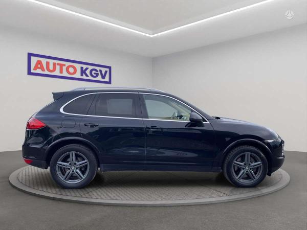 Black Porsche Cayenne 2013 in Vilnius, with an engine capacity of 3.00 L and mileage of 2 thousand km for 16999 €, photo 7 on AUTOMOTO.COM.LV