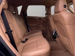 Black Porsche Cayenne 2013 in Vilnius, with an engine capacity of 3.00 L and mileage of 2 thousand km for 16999 €, photo 11 on AUTOMOTO.COM.LV