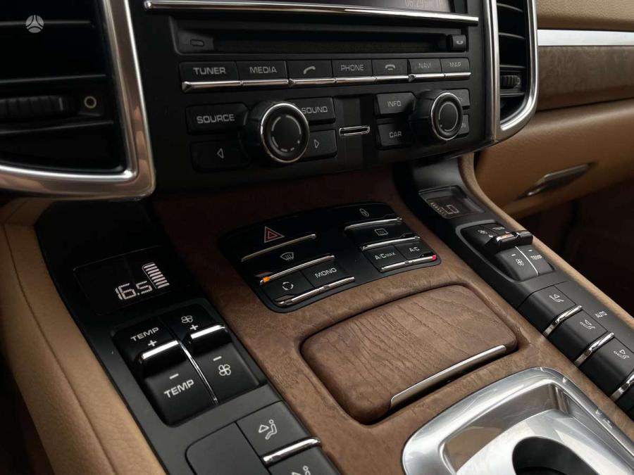 Black Porsche Cayenne 2013 in Vilnius, with an engine capacity of 3.00 L and mileage of 2 thousand km for 16999 €, photo 18 on AUTOMOTO.COM.LV