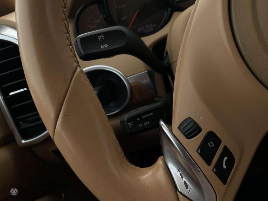 Black Porsche Cayenne 2013 in Vilnius, with an engine capacity of 3.00 L and mileage of 2 thousand km for 16999 €, photo 20 on AUTOMOTO.COM.LV