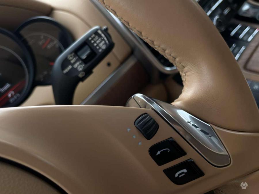 Black Porsche Cayenne 2013 in Vilnius, with an engine capacity of 3.00 L and mileage of 2 thousand km for 16999 €, photo 21 on AUTOMOTO.COM.LV