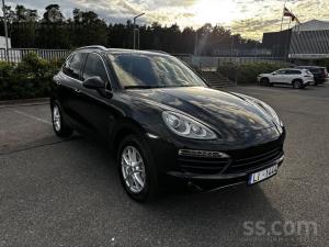 Black Porsche Cayenne 2013 in Riga, with an engine capacity of 4.20 L and mileage of 349 thousand km for 17800 €, photo 1 on AUTOMOTO.COM.LV