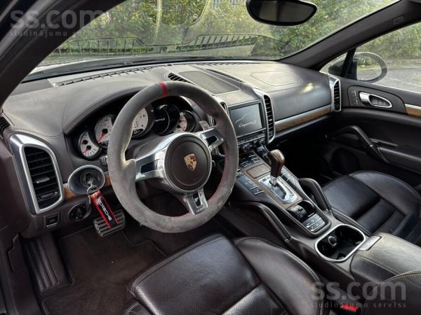 Porsche Cayenne 2013 in Riga on AUTOMOTO.COM.LV Black Porsche Cayenne 2013 in Riga, with an engine capacity of 4.20 L and mileage of 349 thousand km for 17800 €, photo 8 on AUTOMOTO.COM.LV