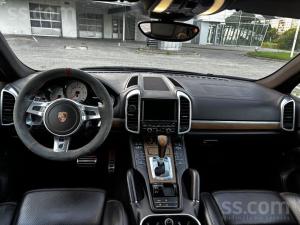Black Porsche Cayenne 2013 in Riga, with an engine capacity of 4.20 L and mileage of 349 thousand km for 17800 €, photo 9 on AUTOMOTO.COM.LV