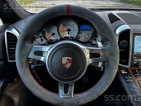 Porsche Cayenne 2013 in Riga on AUTOMOTO.COM.LV Black Porsche Cayenne 2013 in Riga, with an engine capacity of 4.20 L and mileage of 349 thousand km for 17800 €, photo 11 on AUTOMOTO.COM.LV