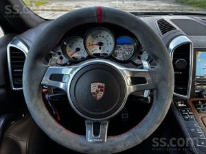 Black Porsche Cayenne 2013 in Riga, with an engine capacity of 4.20 L and mileage of 349 thousand km for 17800 €, photo 11 on AUTOMOTO.COM.LV