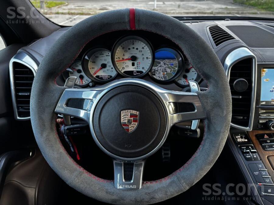 Black Porsche Cayenne 2013 in Riga, with an engine capacity of 4.20 L and mileage of 349 thousand km for 17800 €, photo 11 on AUTOMOTO.COM.LV