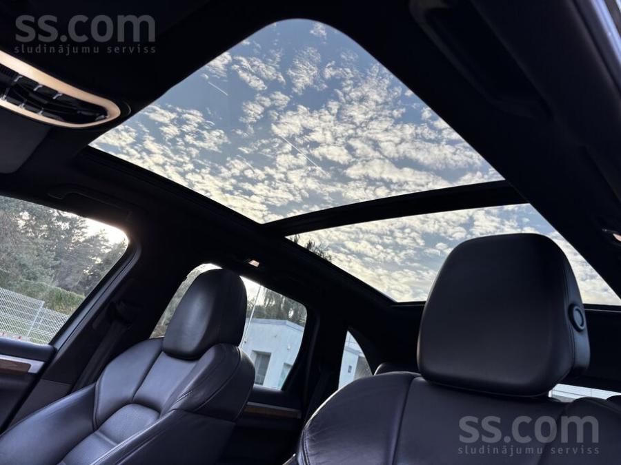 Black Porsche Cayenne 2013 in Riga, with an engine capacity of 4.20 L and mileage of 349 thousand km for 17800 €, photo 12 on AUTOMOTO.COM.LV