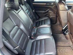 Black Porsche Cayenne 2013 in Riga, with an engine capacity of 4.20 L and mileage of 349 thousand km for 17800 €, photo 13 on AUTOMOTO.COM.LV
