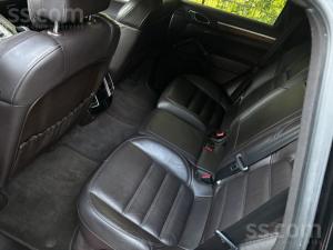Black Porsche Cayenne 2013 in Riga, with an engine capacity of 4.20 L and mileage of 349 thousand km for 17800 €, photo 14 on AUTOMOTO.COM.LV