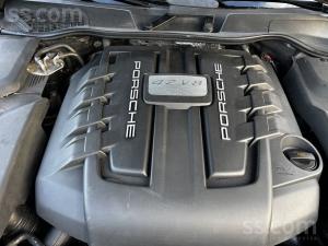 Black Porsche Cayenne 2013 in Riga, with an engine capacity of 4.20 L and mileage of 349 thousand km for 17800 €, photo 16 on AUTOMOTO.COM.LV