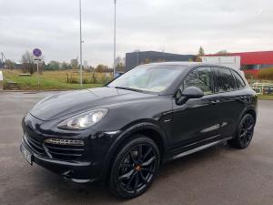 Black Porsche Cayenne 2013 in Taurage, with an engine capacity of 2.97 L and mileage of 320 thousand km for 13200 €, photo 1 on AUTOMOTO.COM.LV