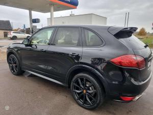 Black Porsche Cayenne 2013 in Taurage, with an engine capacity of 2.97 L and mileage of 320 thousand km for 13200 €, photo 4 on AUTOMOTO.COM.LV