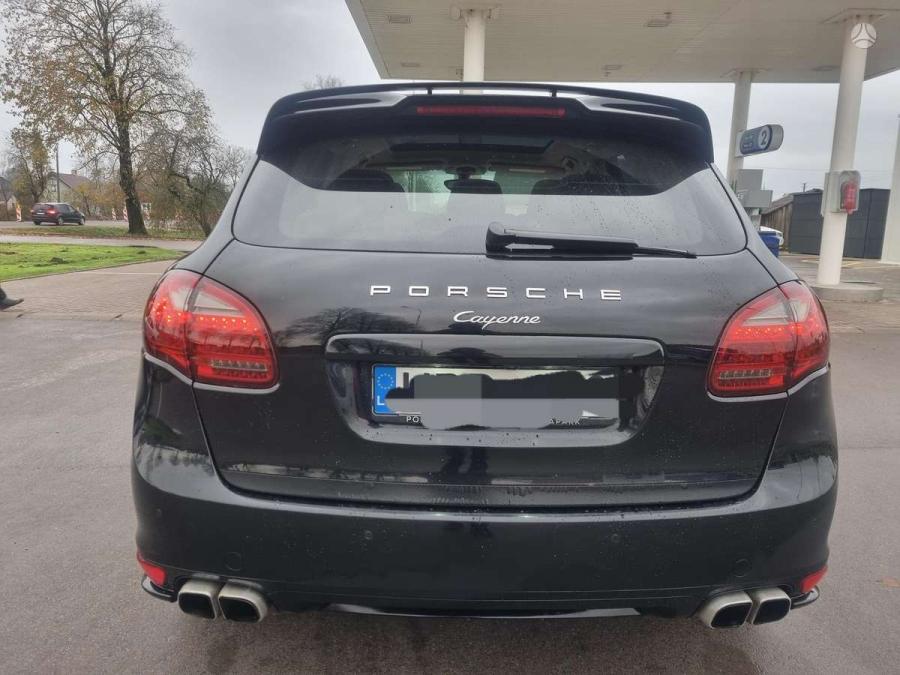 Black Porsche Cayenne 2013 in Taurage, with an engine capacity of 2.97 L and mileage of 320 thousand km for 13200 €, photo 6 on AUTOMOTO.COM.LV