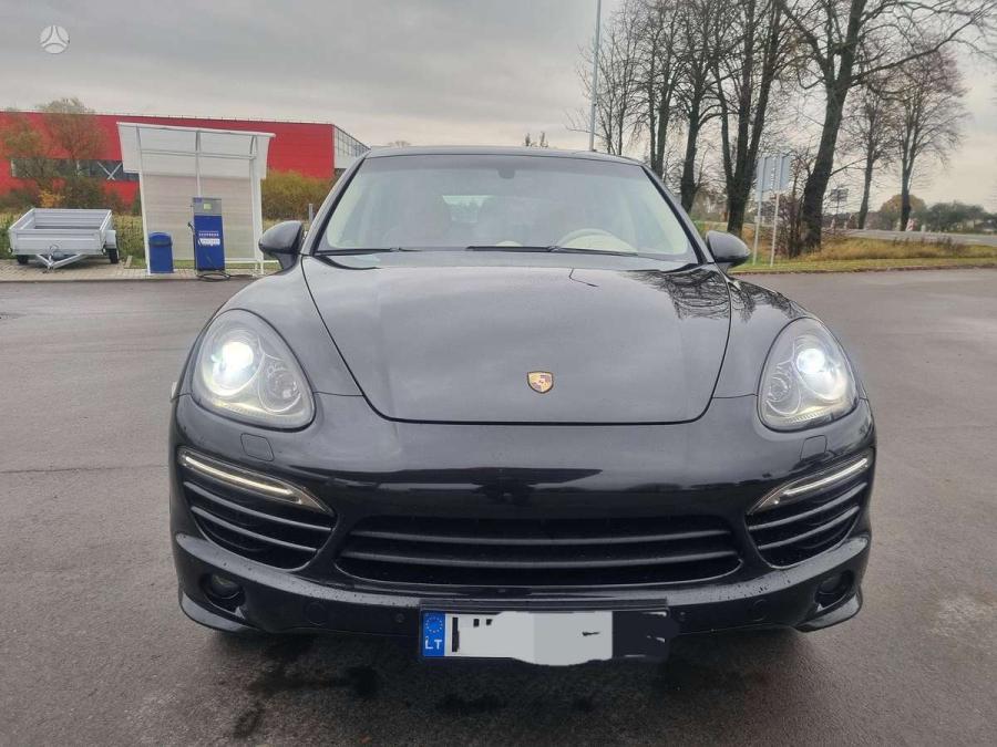 Black Porsche Cayenne 2013 in Taurage, with an engine capacity of 2.97 L and mileage of 320 thousand km for 13200 €, photo 7 on AUTOMOTO.COM.LV