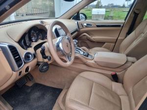 Black Porsche Cayenne 2013 in Taurage, with an engine capacity of 2.97 L and mileage of 320 thousand km for 13200 €, photo 9 on AUTOMOTO.COM.LV