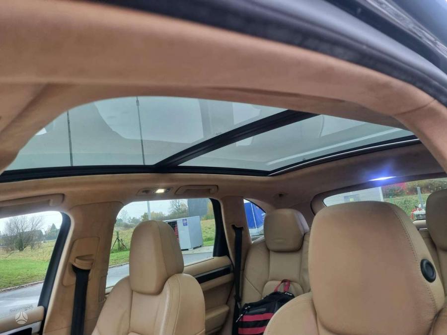 Black Porsche Cayenne 2013 in Taurage, with an engine capacity of 2.97 L and mileage of 320 thousand km for 13200 €, photo 13 on AUTOMOTO.COM.LV