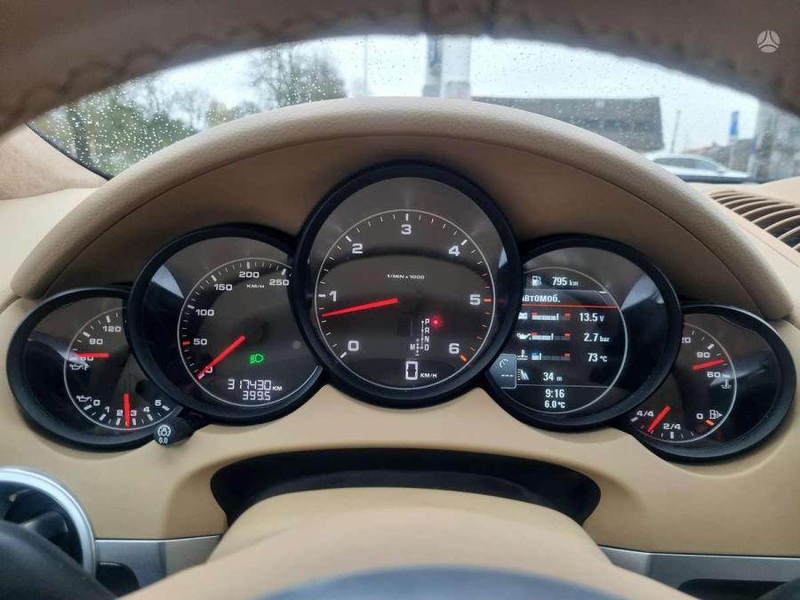 Black Porsche Cayenne 2013 in Taurage, with an engine capacity of 2.97 L and mileage of 320 thousand km for 13200 €, photo 16 on AUTOMOTO.COM.LV