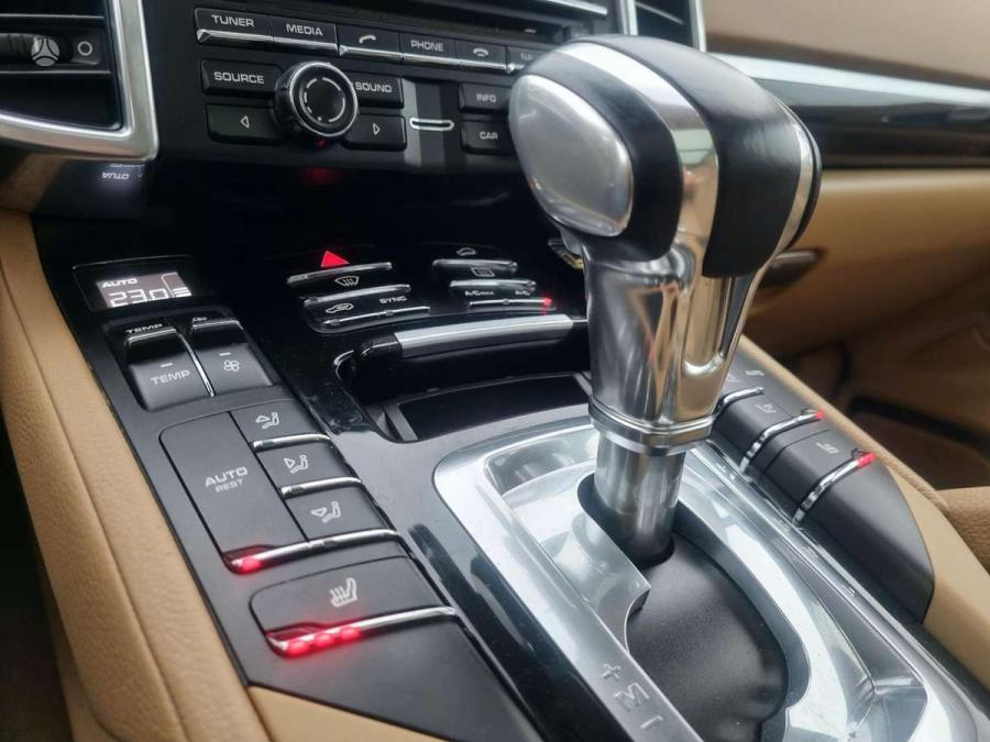 Black Porsche Cayenne 2013 in Taurage, with an engine capacity of 2.97 L and mileage of 320 thousand km for 13200 €, photo 22 on AUTOMOTO.COM.LV