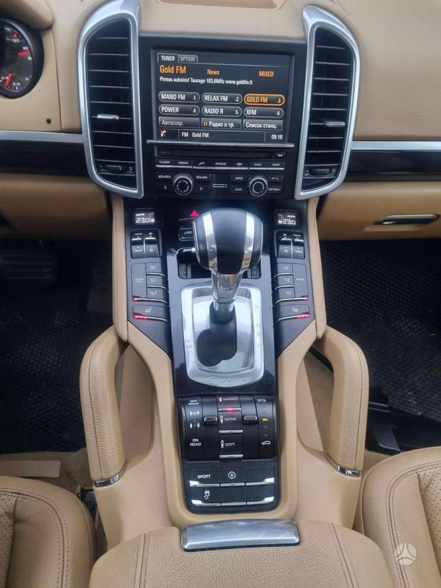 Black Porsche Cayenne 2013 in Taurage, with an engine capacity of 2.97 L and mileage of 320 thousand km for 13200 €, photo 24 on AUTOMOTO.COM.LV