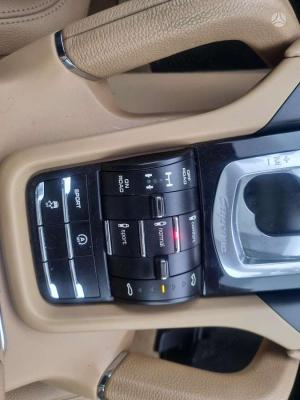 Black Porsche Cayenne 2013 in Taurage, with an engine capacity of 2.97 L and mileage of 320 thousand km for 13200 €, photo 25 on AUTOMOTO.COM.LV