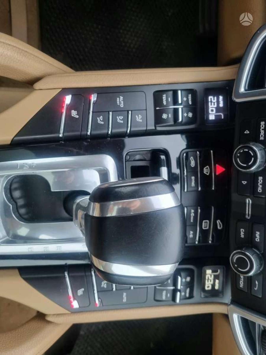 Black Porsche Cayenne 2013 in Taurage, with an engine capacity of 2.97 L and mileage of 320 thousand km for 13200 €, photo 26 on AUTOMOTO.COM.LV