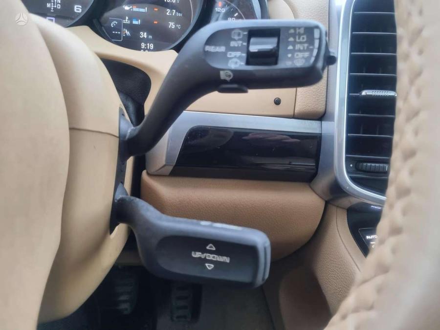 Black Porsche Cayenne 2013 in Taurage, with an engine capacity of 2.97 L and mileage of 320 thousand km for 13200 €, photo 29 on AUTOMOTO.COM.LV