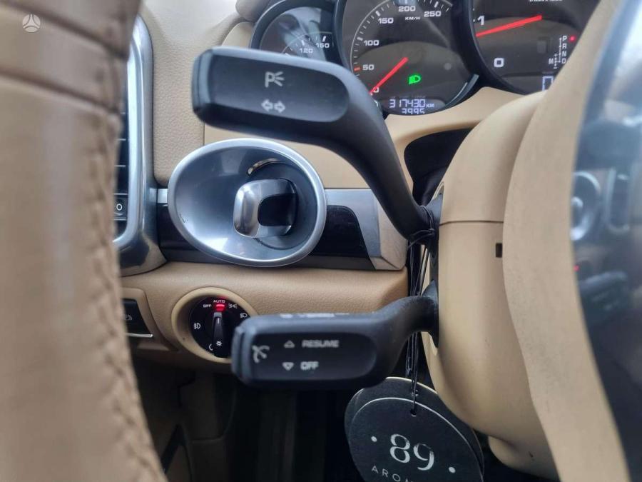 Black Porsche Cayenne 2013 in Taurage, with an engine capacity of 2.97 L and mileage of 320 thousand km for 13200 €, photo 30 on AUTOMOTO.COM.LV