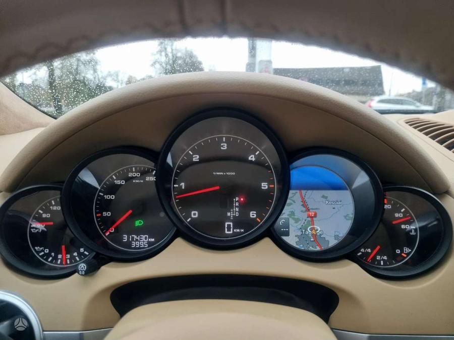Black Porsche Cayenne 2013 in Taurage, with an engine capacity of 2.97 L and mileage of 320 thousand km for 13200 €, photo 32 on AUTOMOTO.COM.LV