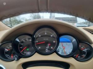 Black Porsche Cayenne 2013 in Taurage, with an engine capacity of 2.97 L and mileage of 320 thousand km for 13200 €, photo 33 on AUTOMOTO.COM.LV