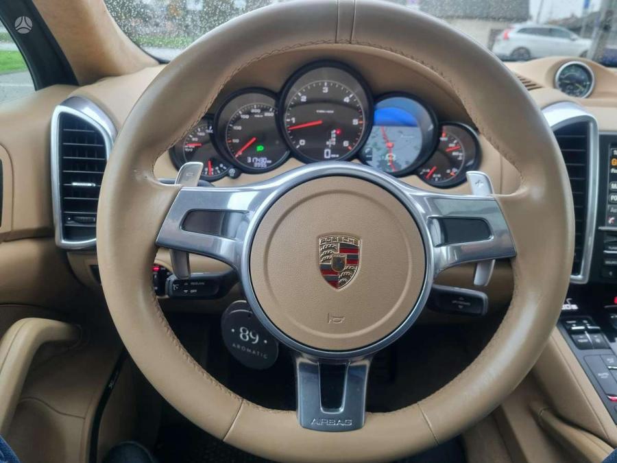 Black Porsche Cayenne 2013 in Taurage, with an engine capacity of 2.97 L and mileage of 320 thousand km for 13200 €, photo 34 on AUTOMOTO.COM.LV
