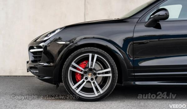 Porsche Cayenne 2013 in Tallinn on AUTOMOTO.COM.LV Black Porsche Cayenne 2013 in Tallinn, with an engine capacity of 4.80 L and mileage of 114 thousand km for 25500 €, photo 7 on AUTOMOTO.COM.LV