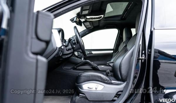 Porsche Cayenne 2013 in Tallinn on AUTOMOTO.COM.LV Black Porsche Cayenne 2013 in Tallinn, with an engine capacity of 4.80 L and mileage of 114 thousand km for 25500 €, photo 10 on AUTOMOTO.COM.LV