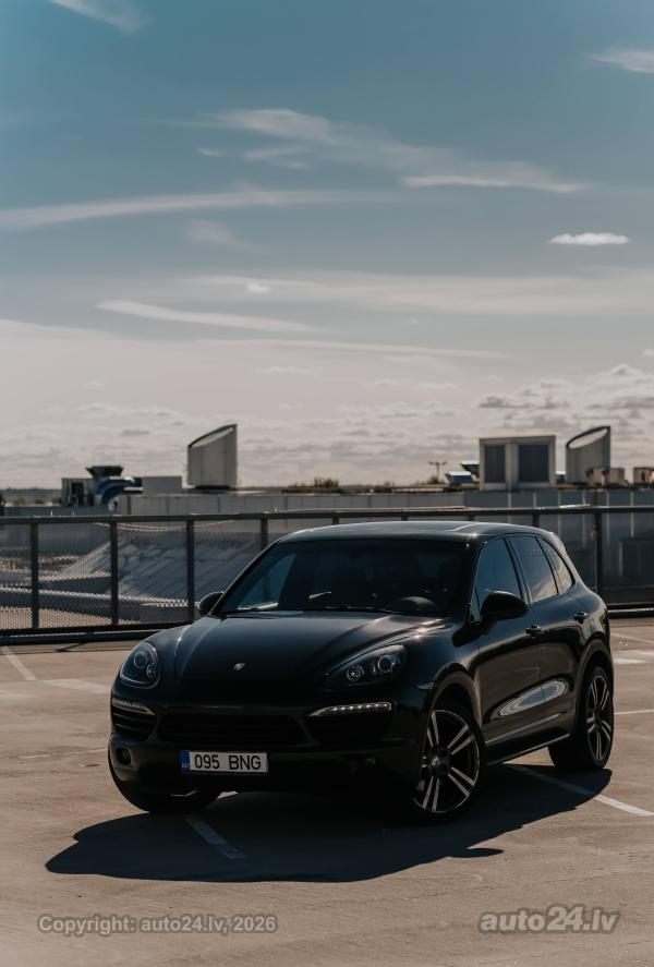 Porsche Cayenne 2013 in Tallinn on AUTOMOTO.COM.LV Black Porsche Cayenne 2013 in Tallinn, with an engine capacity of 3.00 L and mileage of 262 thousand km for 20980 €, photo 3 on AUTOMOTO.COM.LV