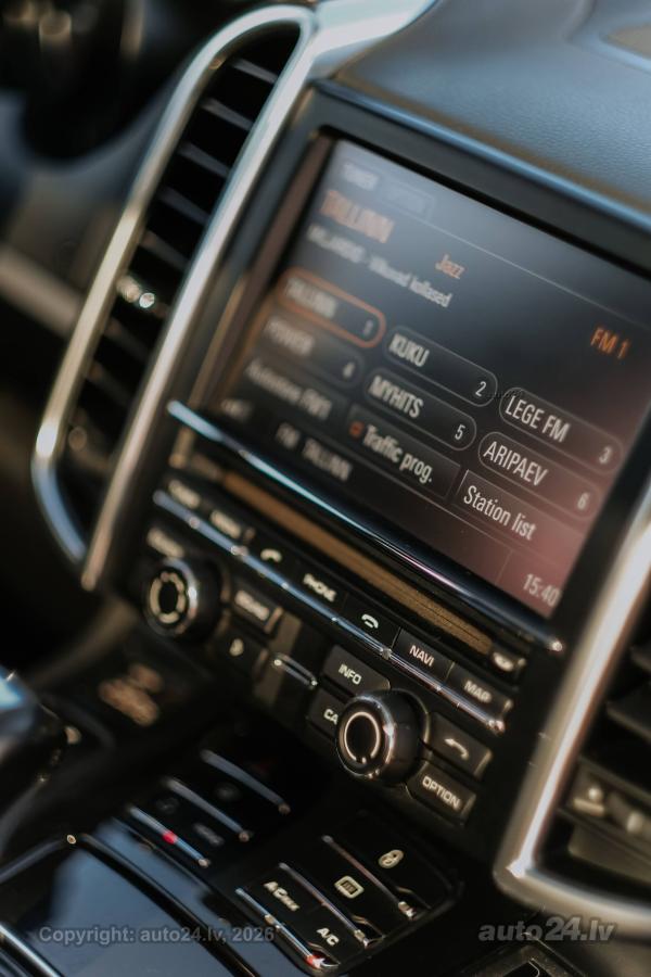 Porsche Cayenne 2013 in Tallinn on AUTOMOTO.COM.LV Black Porsche Cayenne 2013 in Tallinn, with an engine capacity of 3.00 L and mileage of 262 thousand km for 20980 €, photo 10 on AUTOMOTO.COM.LV