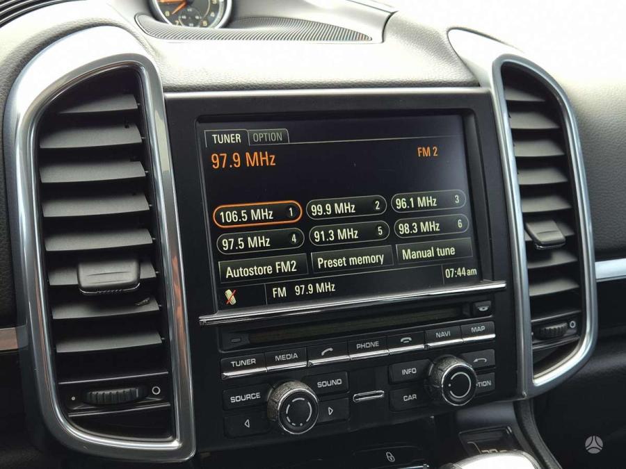 Black Porsche Cayenne 2013 in Vilnius, with an engine capacity of 3.60 L and mileage of 313 thousand km for 8499 €, photo 20 on AUTOMOTO.COM.LV
