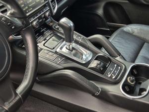 Black Porsche Cayenne 2013 in Vilnius, with an engine capacity of 3.60 L and mileage of 313 thousand km for 8499 €, photo 22 on AUTOMOTO.COM.LV