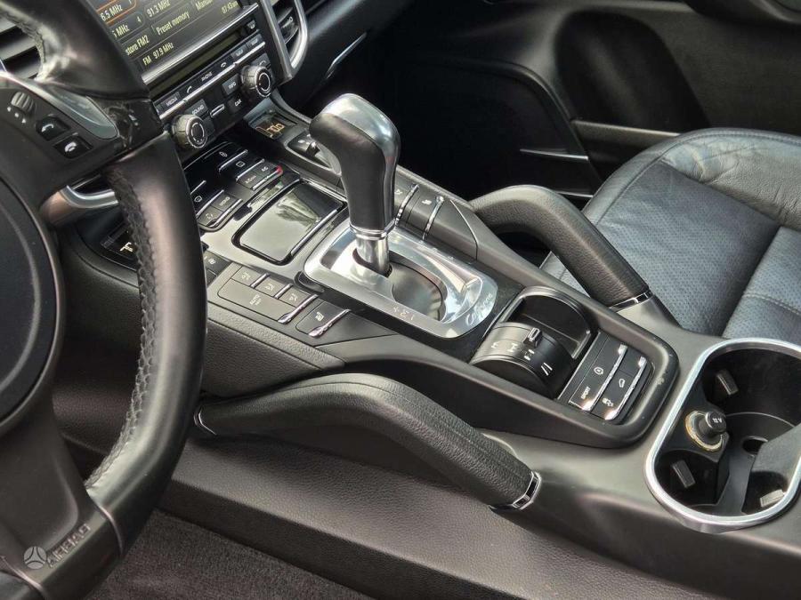 Black Porsche Cayenne 2013 in Vilnius, with an engine capacity of 3.60 L and mileage of 313 thousand km for 8499 €, photo 22 on AUTOMOTO.COM.LV