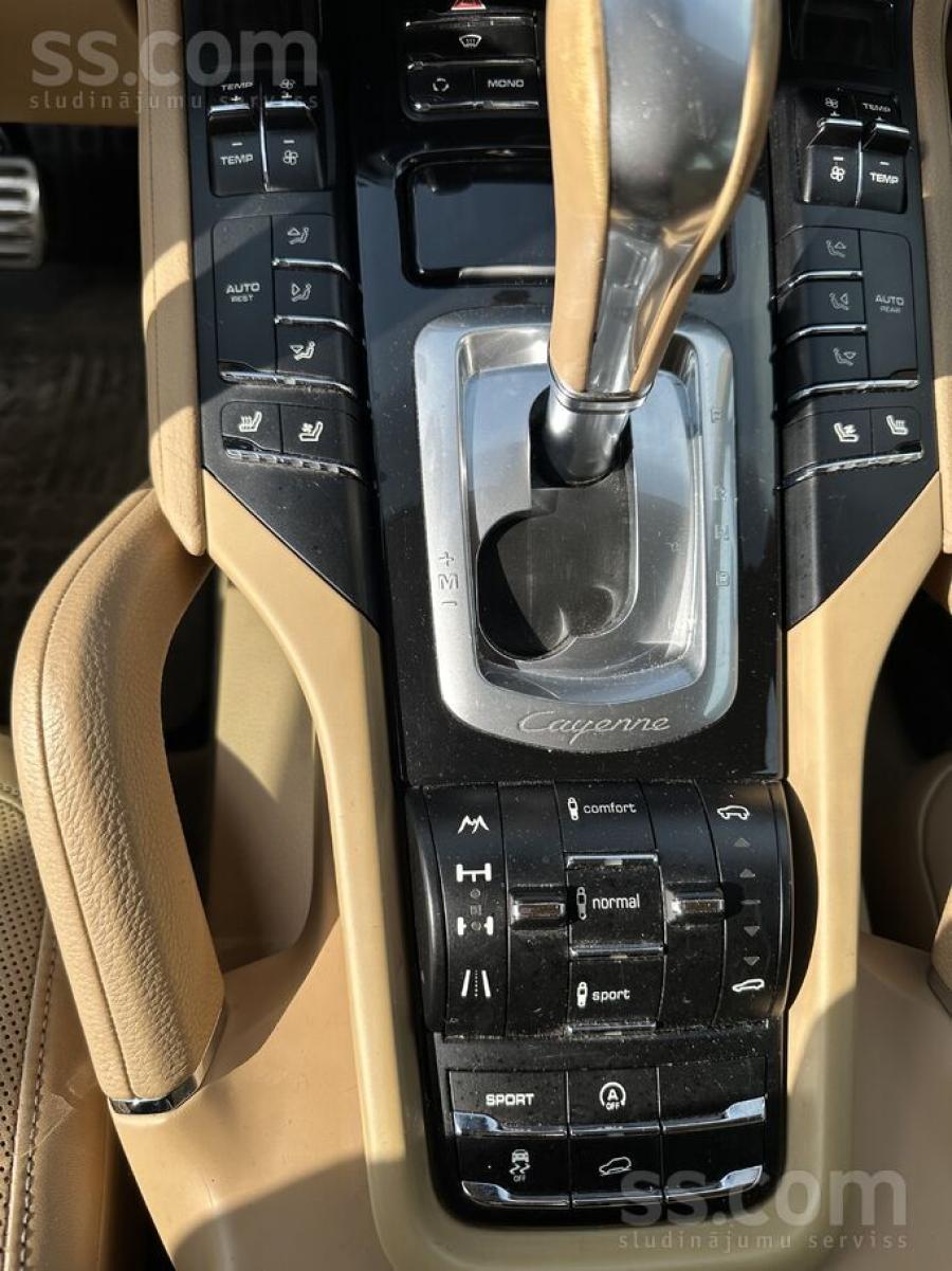 Melns Porsche Cayenne 2013 Rīga, ar dzinēja tilpumu 3.00 L un nobraukumu 307 tūkst. km par 15350 €, foto 5 vietnē AUTOMOTO.COM.LV