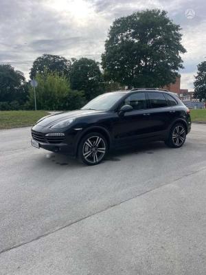 Black Porsche Cayenne 2013 in Pasvalys, with an engine capacity of 4.13 L and mileage of 350 thousand km for 15300 €, photo 4 on AUTOMOTO.COM.LV