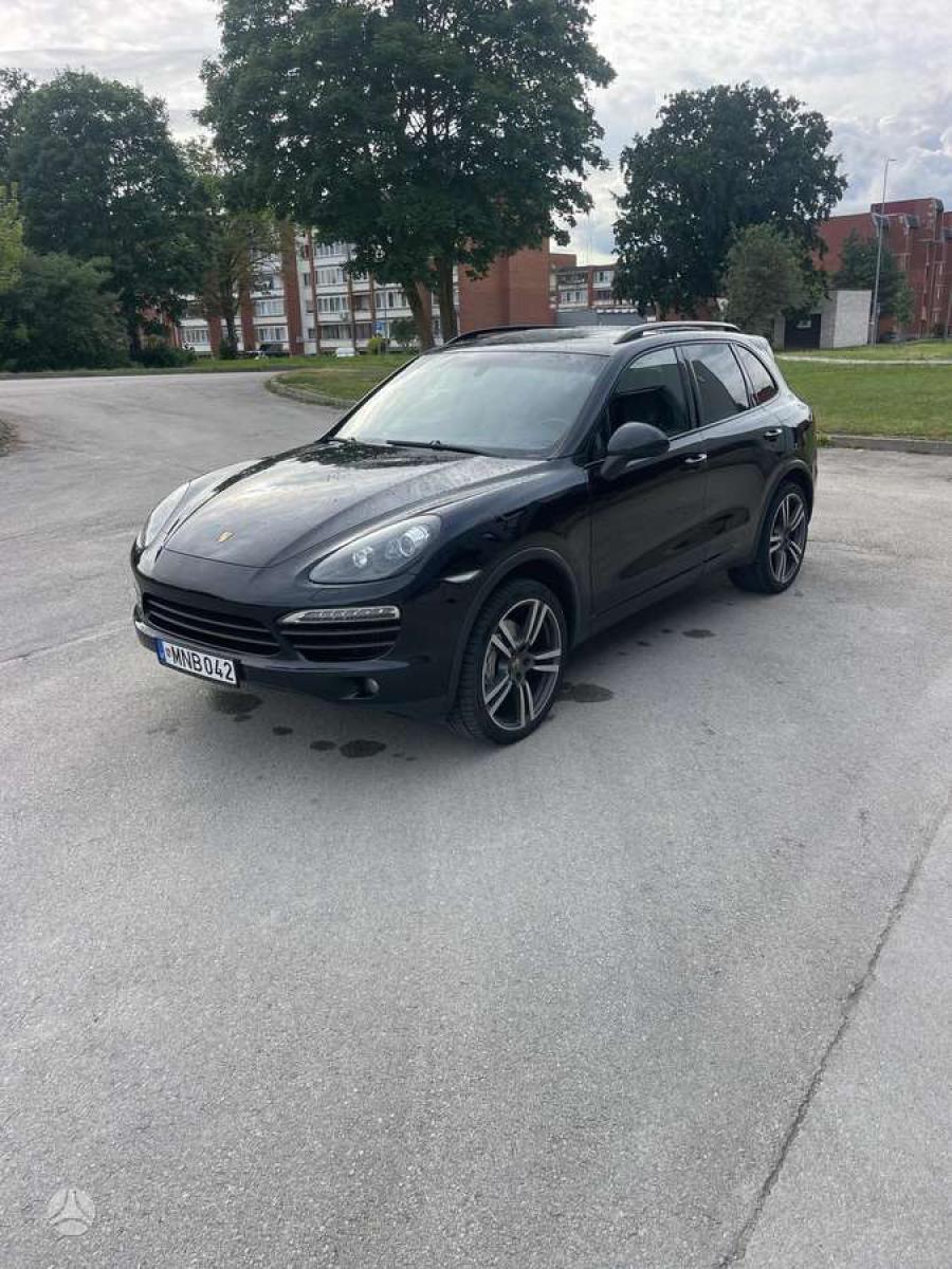 Black Porsche Cayenne 2013 in Pasvalys, with an engine capacity of 4.13 L and mileage of 350 thousand km for 15300 €, photo 5 on AUTOMOTO.COM.LV