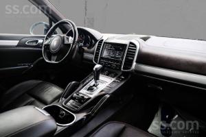 Melns Porsche Cayenne 2013 Rīga, ar dzinēja tilpumu 3.00 L un nobraukumu 234 tūkst. km par 13390 €, foto 6 vietnē AUTOMOTO.COM.LV