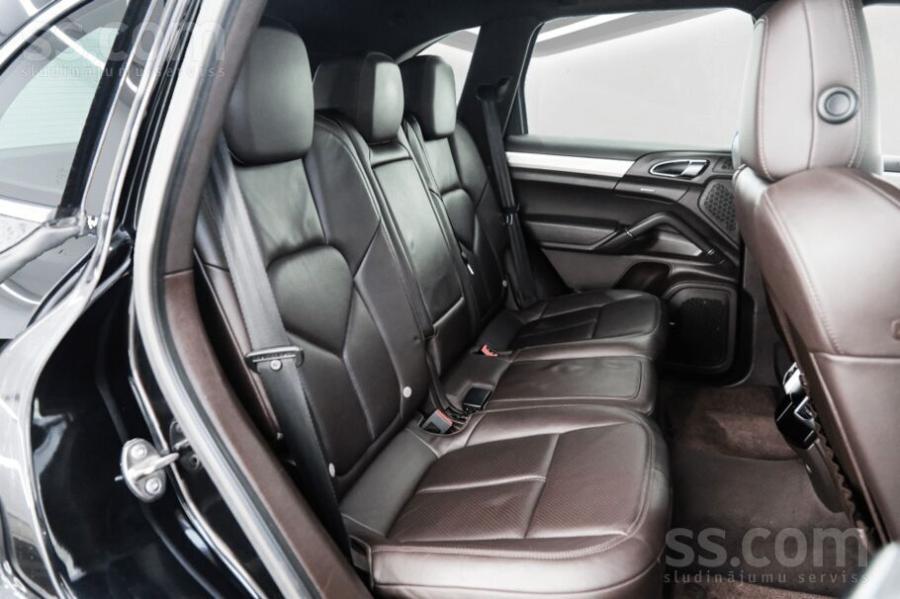 Melns Porsche Cayenne 2013 Rīga, ar dzinēja tilpumu 3.00 L un nobraukumu 234 tūkst. km par 13390 €, foto 9 vietnē AUTOMOTO.COM.LV