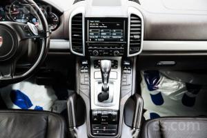 Melns Porsche Cayenne 2013 Rīga, ar dzinēja tilpumu 3.00 L un nobraukumu 234 tūkst. km par 13390 €, foto 10 vietnē AUTOMOTO.COM.LV