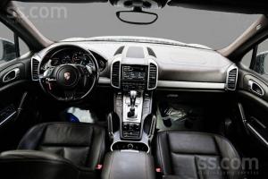 Melns Porsche Cayenne 2013 Rīga, ar dzinēja tilpumu 3.00 L un nobraukumu 234 tūkst. km par 13390 €, foto 13 vietnē AUTOMOTO.COM.LV
